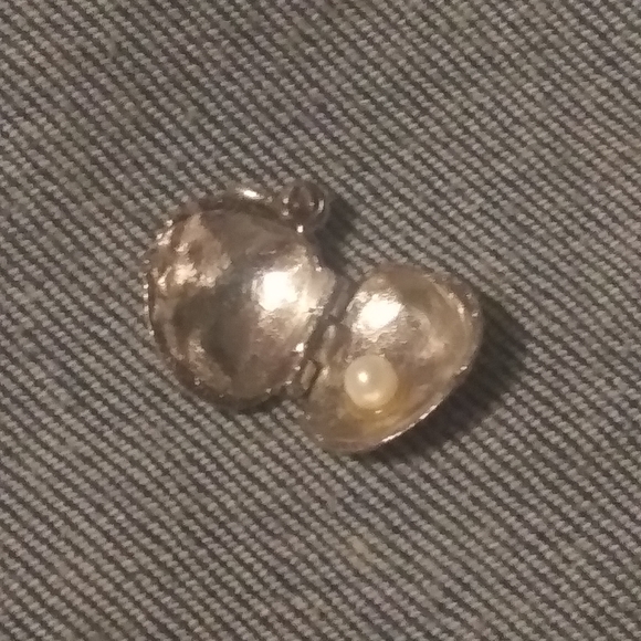 R.L. Griffith | Jewelry | Vintage Sterling Shellpearl Charm | Poshmark